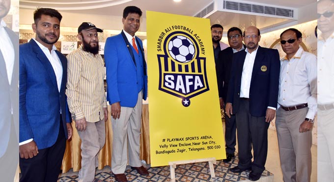 SATS chairman calls on football player Soumya