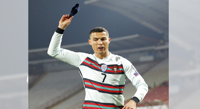 Ronaldo's captain arm band fetches $75,000
