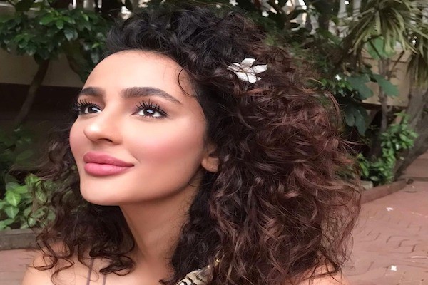 Seerat’s 'glamorous yet girl next door' look is going to steal your hearts