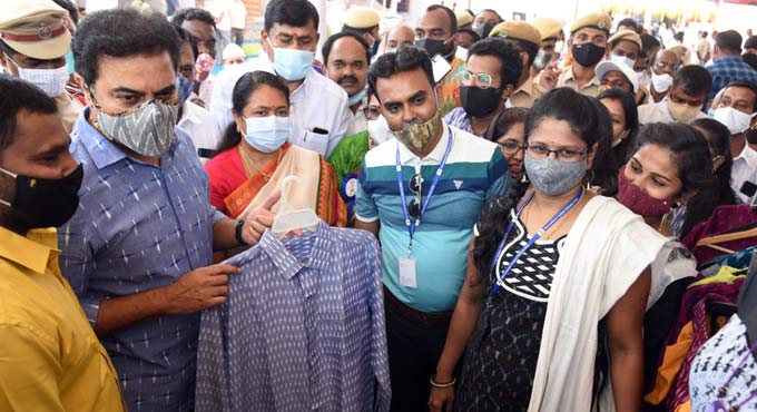 Telangana celebrates National Handloom Day