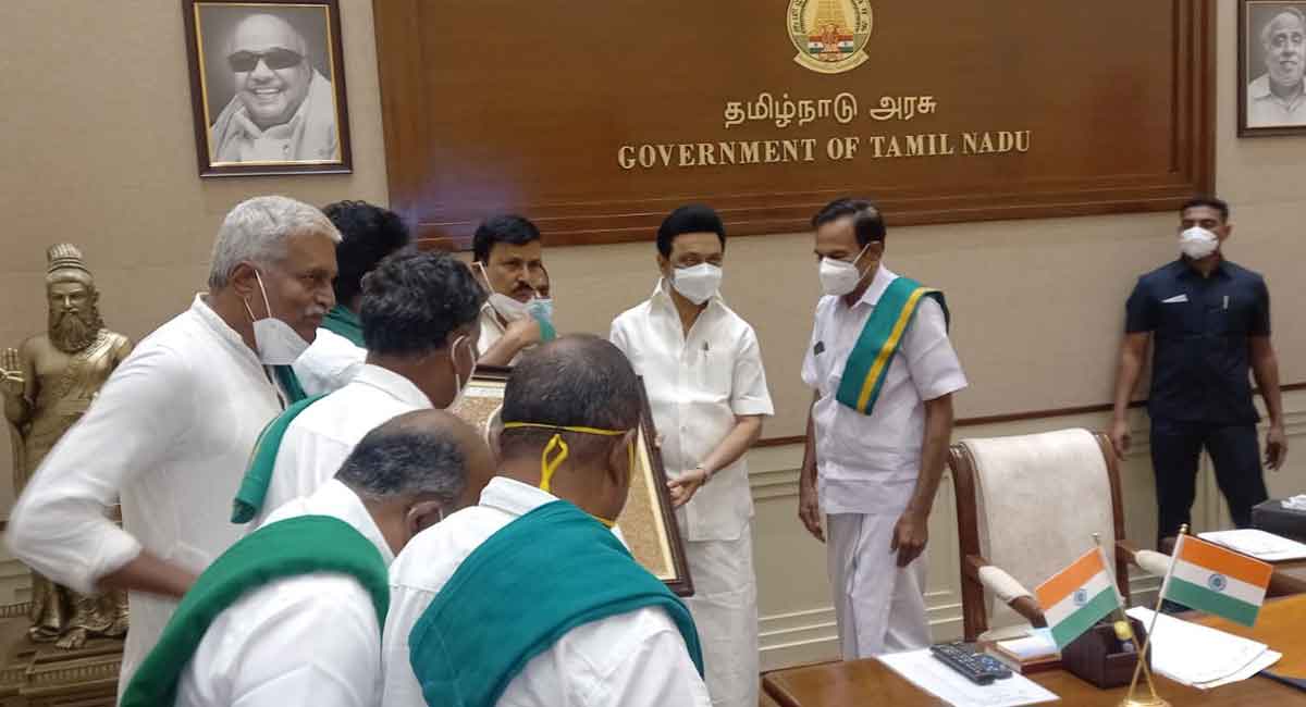 South India farmers unions demand all States to implement Rythu Bandhu ...