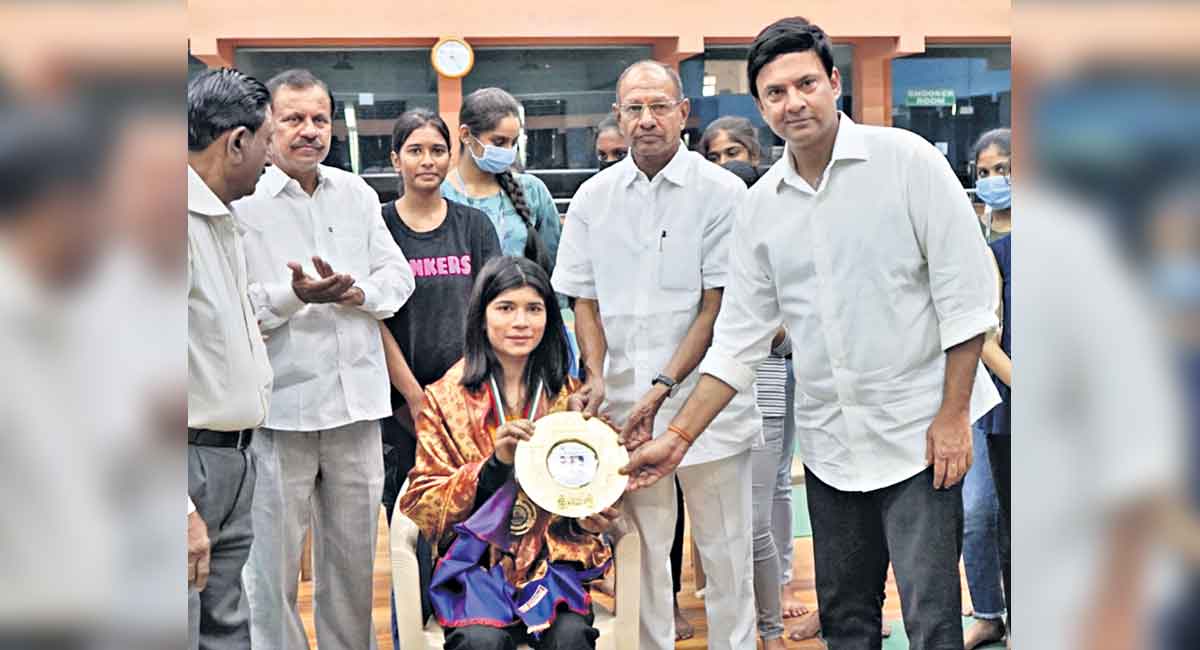 Marri Laxman Reddy, Marri Rajasekhar Reddy felicitate Telangana boxer ...