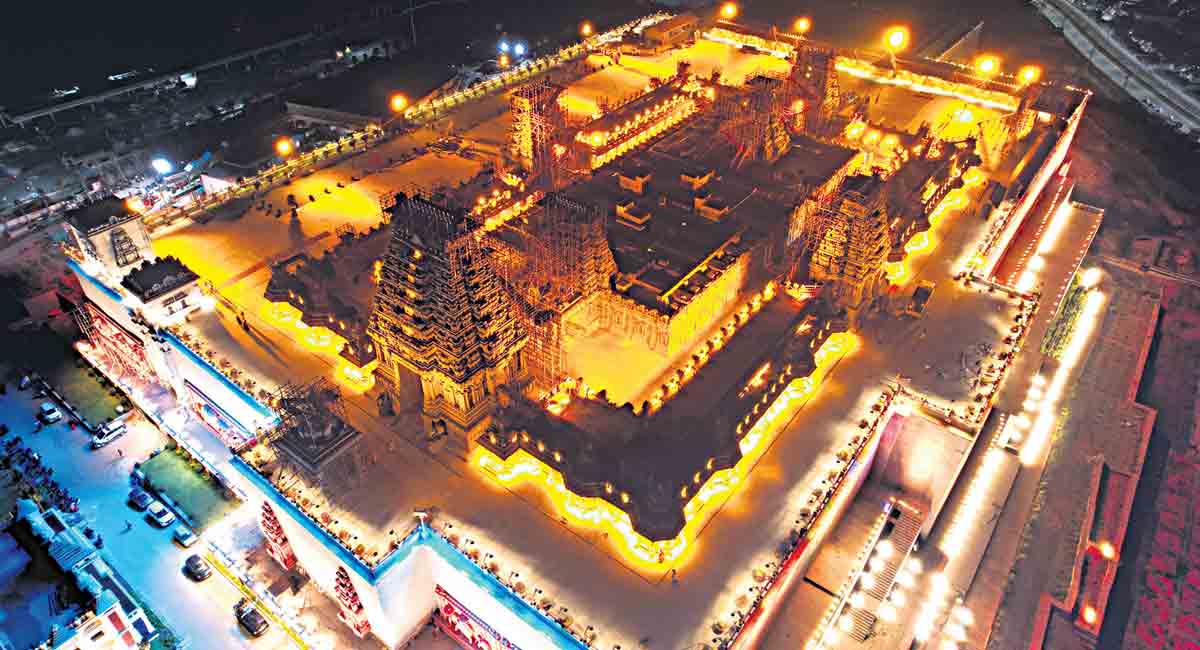 Yadadri temple witnesses huge rush of devotees
