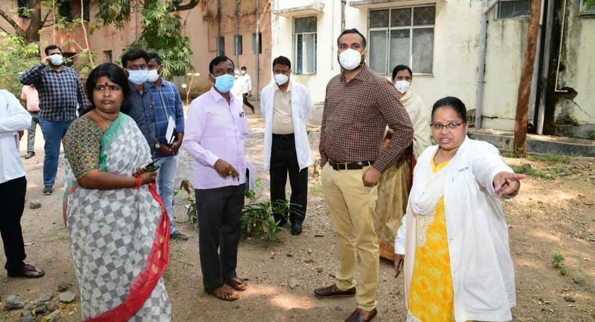 Doctors' approach to patients should be humane: Karimnagar Collector