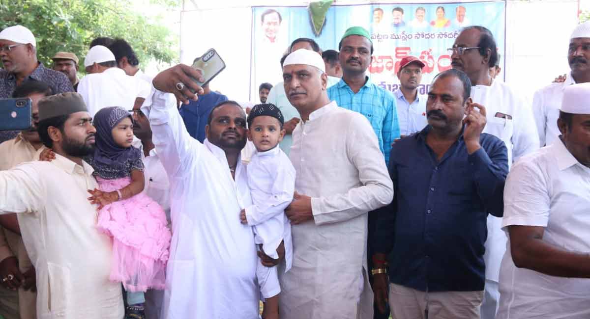 Siddipet: Harish Rao inaugurates rolling machine at dhobi ghat